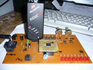 SIMPLE DSPIC EXPERIMENT DEVELOPMENT BOARD