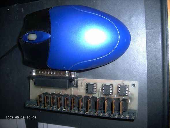THREE-AXIS STEPPER MOTOR DRIVER CIRCUIT WITH PIC12C508